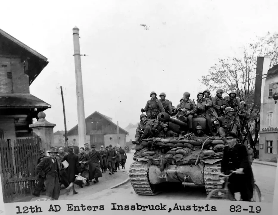 12th armored division entering Innsbruck - European Center of Military ...